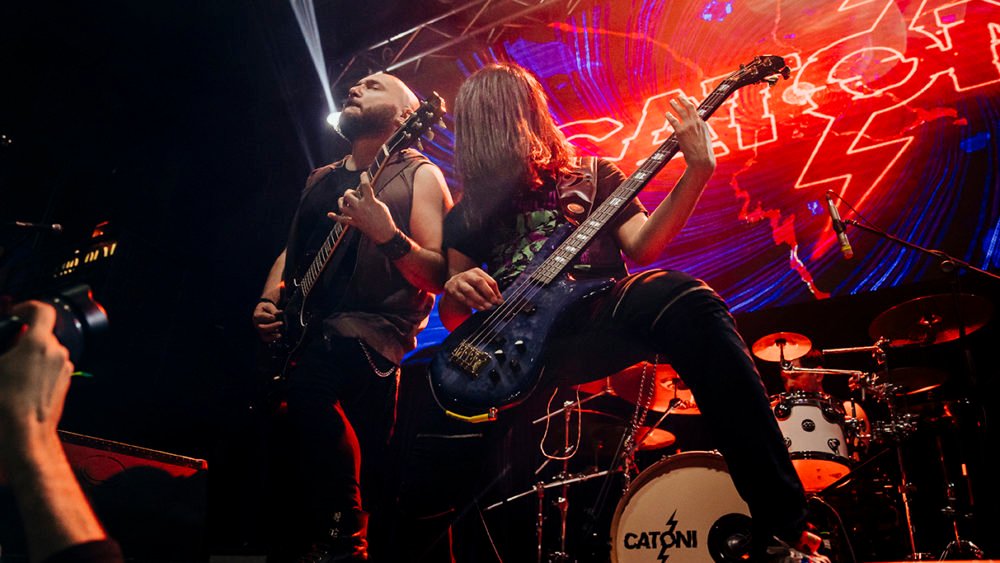 Catoni estrena video grabado con teléfonos de sus fans | iRock.CL